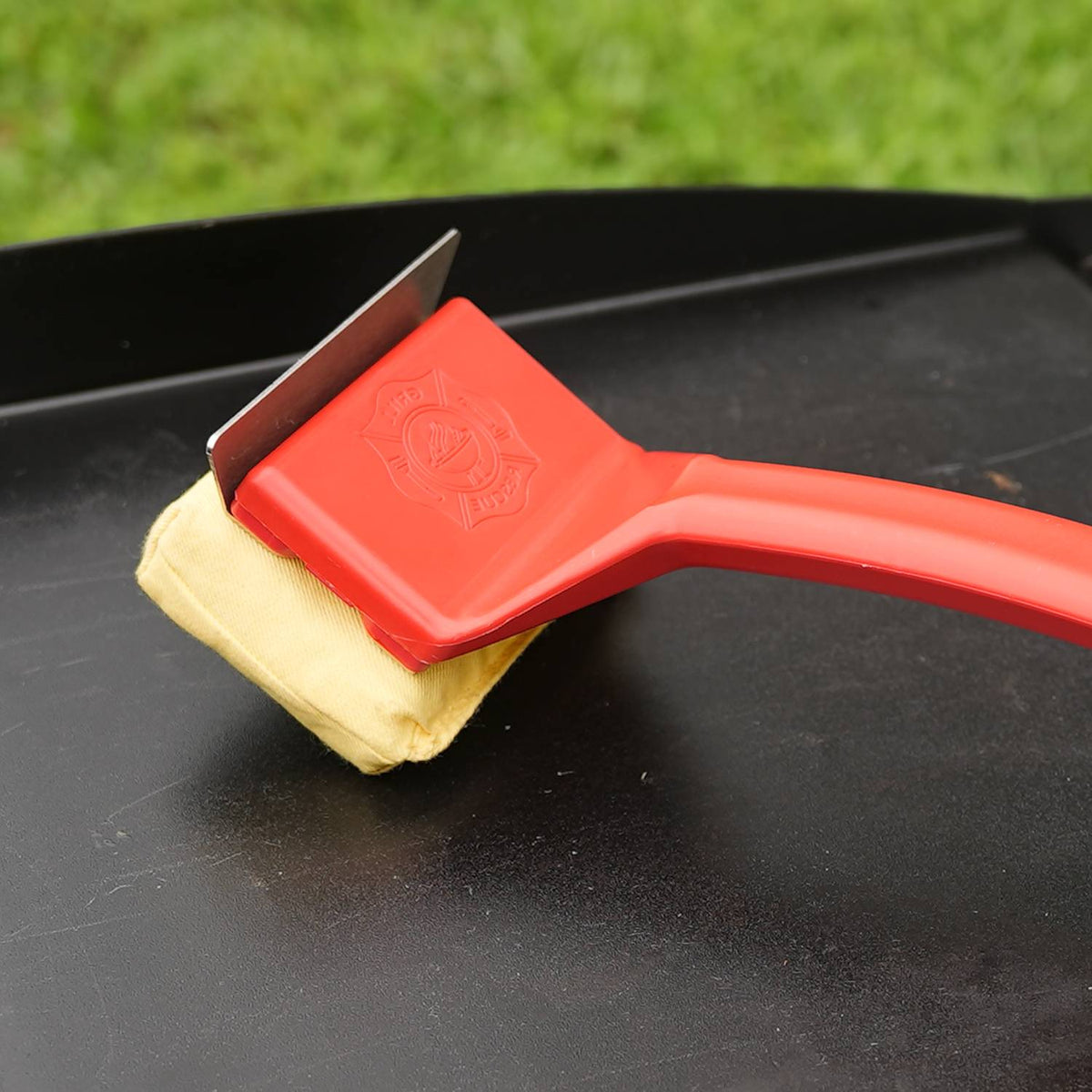 Griddle Brush w/ Scraper | The best grill brush | Rescue